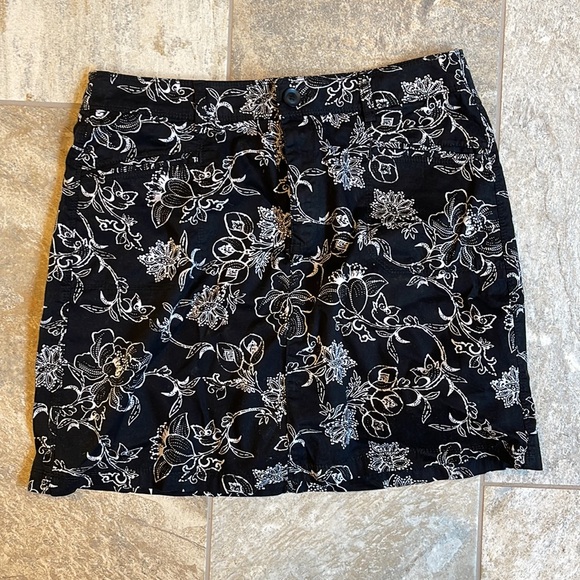 croft & barrow | Shorts | Croft Barrow Black And White Floral Skort ...